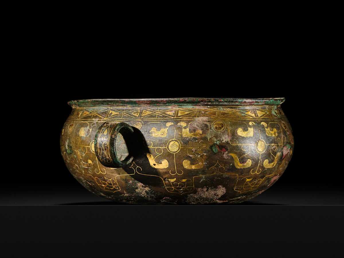 Lot 89 - A GOLD-INLAID BRONZE EAR CUP, DUN, LATE